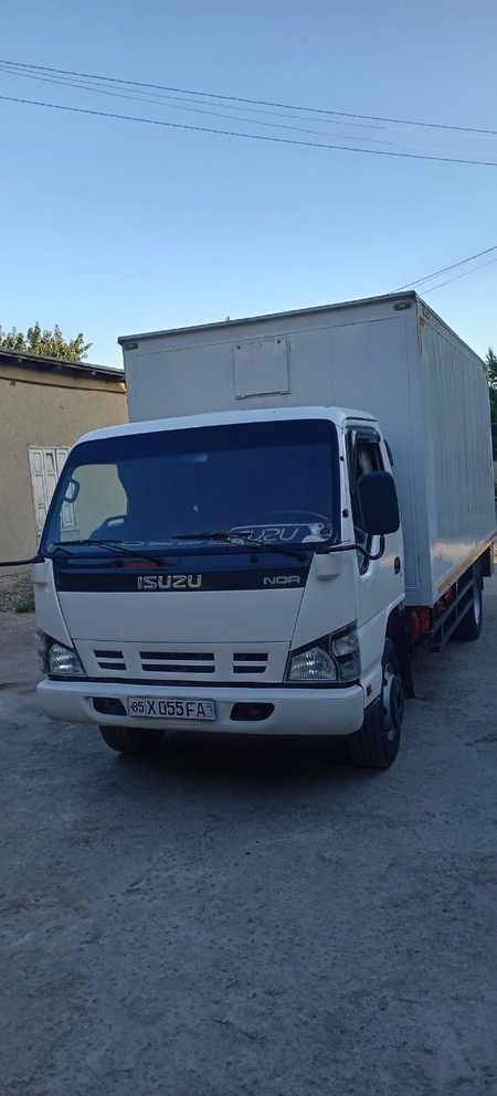 Isuzu 2010 radnoy