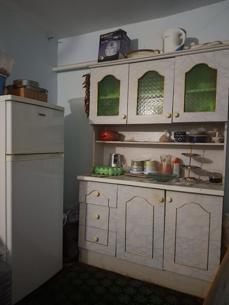 4 xonali kvartira sotiladi
