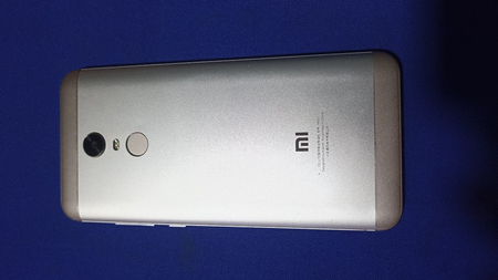 Redmi 5 plus.  Gold