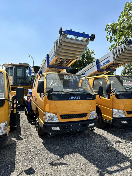 автовышка 25-30 метр xcmg В наличии сотувда таййор  (лизинг бор)