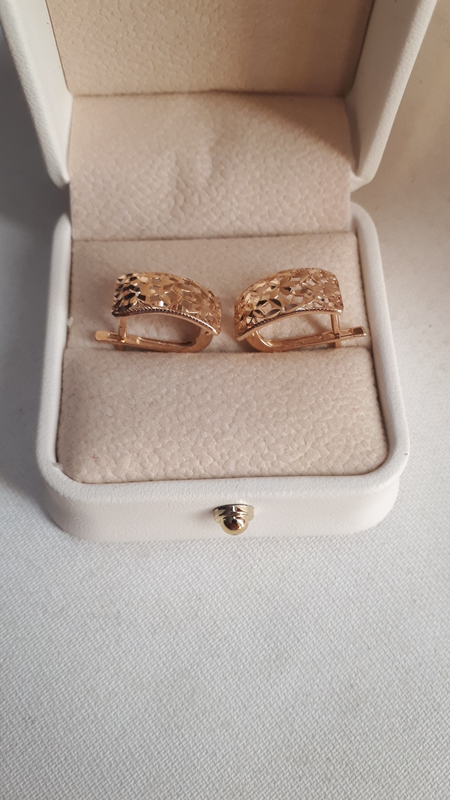 Серьги камплект, золото 585- 55у. е за грам.