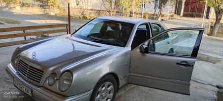 Mercedes Benz w210