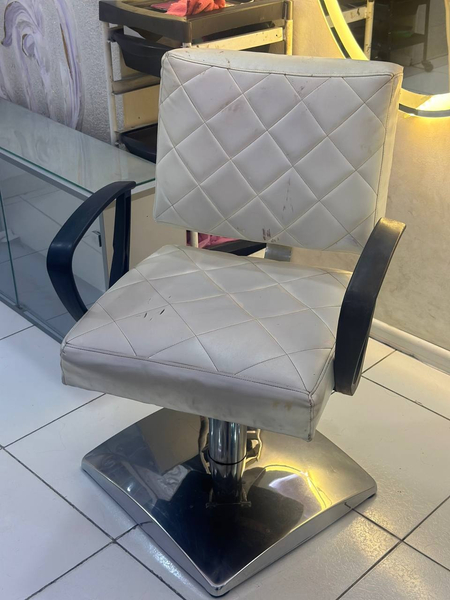 Salon jihozlari sotiladi