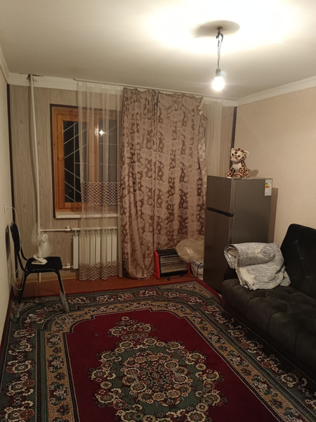 Продаётся Чирчик 1ком 4мик 1этаж