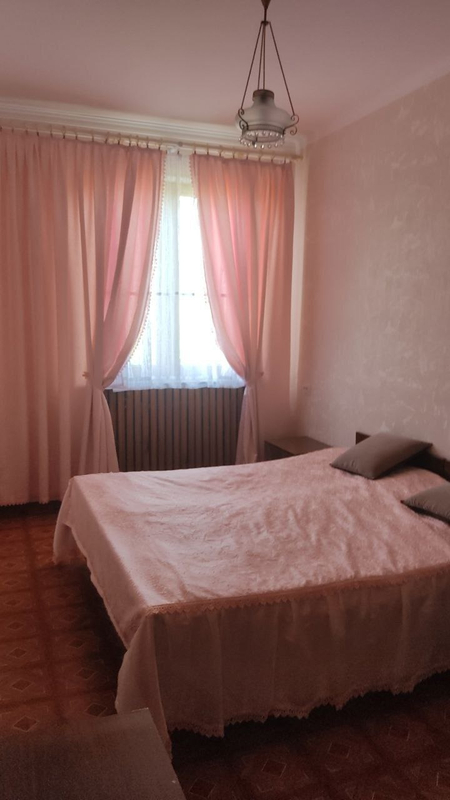 Сдаётся в аренду.  Ялангач массив.  2 - х комнатная, 4 этаж. 350 у.е.