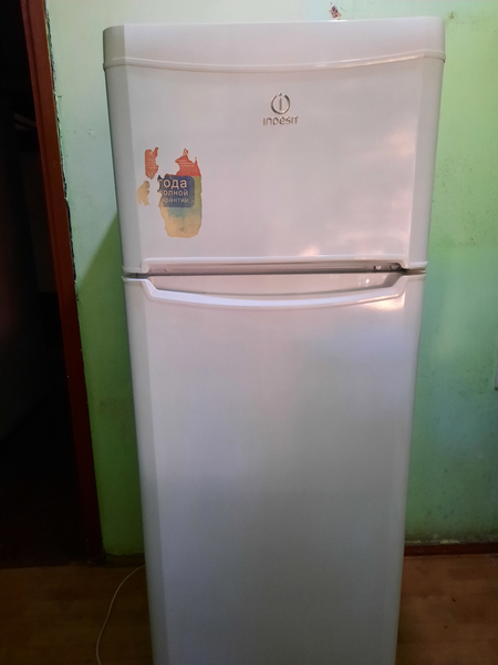 Холодильник INDESIT