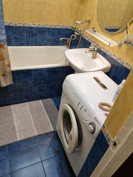 Продаётся 5 комнатная кв-ра.Детский мир
