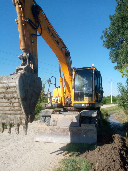 Hyundai 140 sotiladi