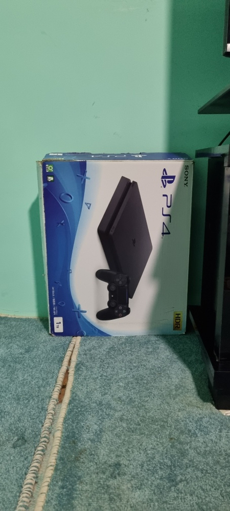 Playstation 4 slim 1tb sotiladi.