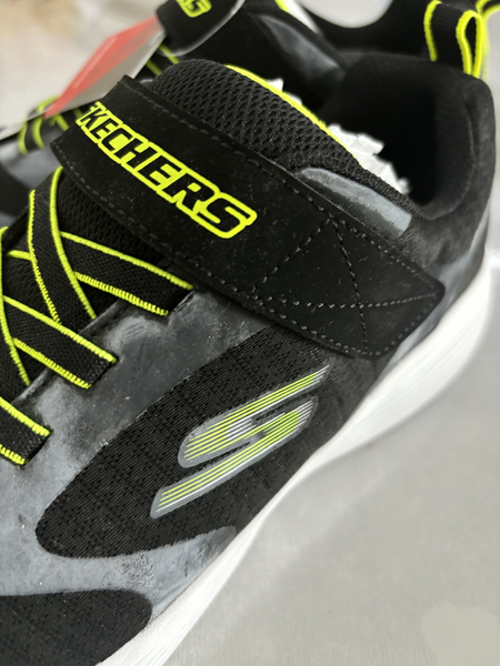 Срочно продам skechers кроссовка для 12-13 лет