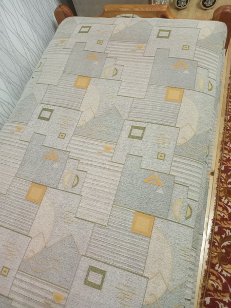 Продаю односпальные  кровати отличного  состояния  2 штука деревянное