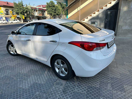 Hyundai elantra сотилади