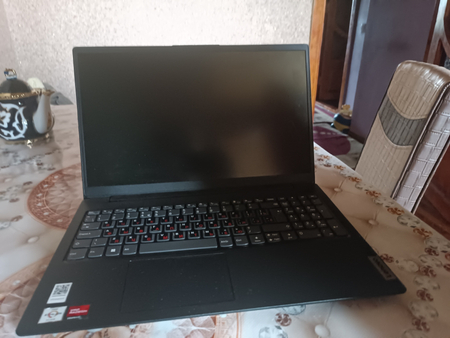 Ноутбук Lenovo в хорошем состоянии