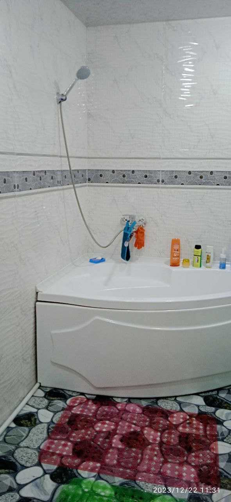 Своя. Файзабод.  1.53 сот 3 ком. Со всеми удобствами.