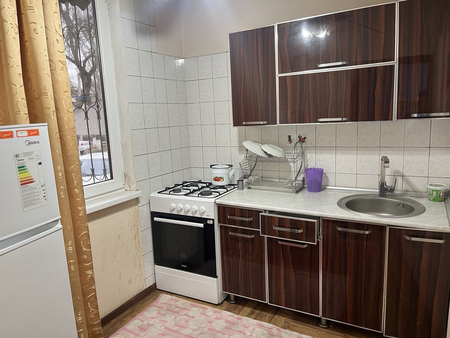 2/1/4 Ялангач Экобазар, Умид спорт комплекс. 48м². Не торец.