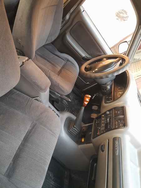 Volga 31 02 radnoy kraska 2001 yil