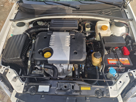 Lasetti 1.8 sotiladi
