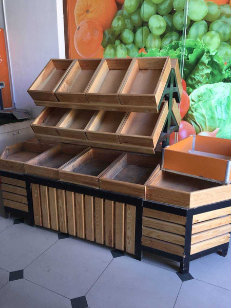 Продается торговые стеллажи и холодильник