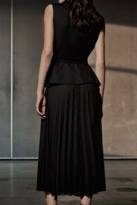 Продается платье от ZARA. Идеальное. Новое. В размере s.