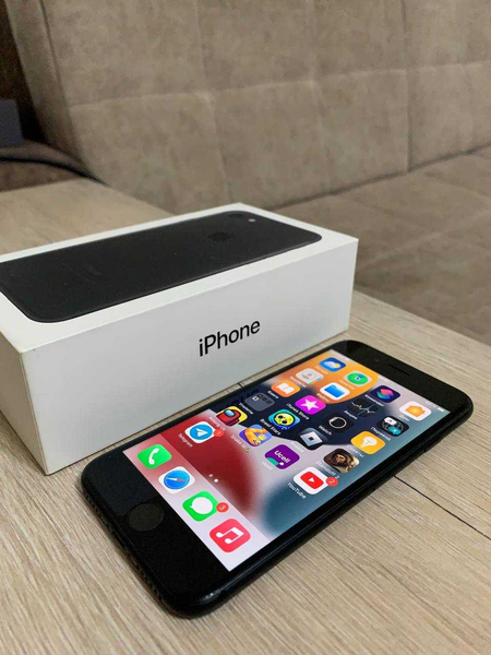 ПРОДАЁТСЯ Iphone 7 32gb