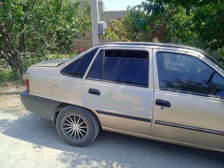 Daewoo Nexia 1 .