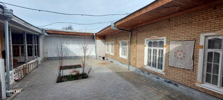 № 1583 Дом Вдоль дороги под бизнес в районе Узбекистанский