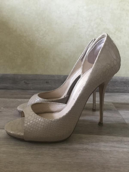 Kabluk tufli Casadei 38sm