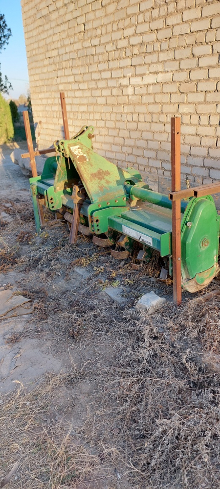 Traktor frezr ariq ochadigan
