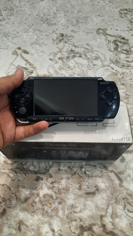 Sony PSP 2000 модель.
