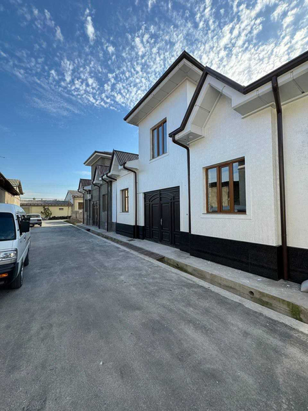 Уй сотилади Зангиота Зиёратгохи якинида