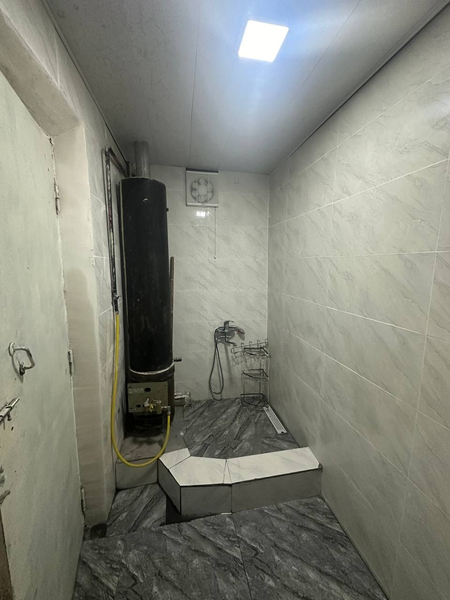 Яккасарой Бобур куча 2 хона 1 этаж. 350$