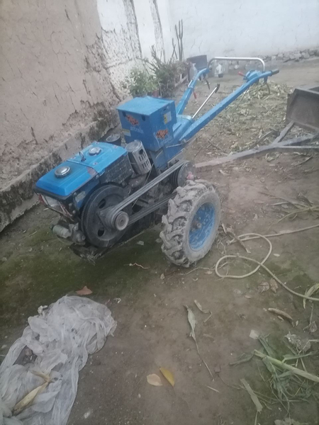 Motoblok sotiladi