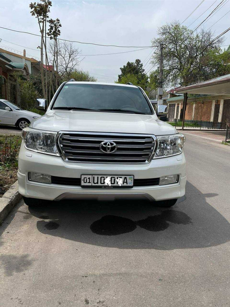 Продается Land Cruiser 200: Ваш идеальный спутник на дорогах!