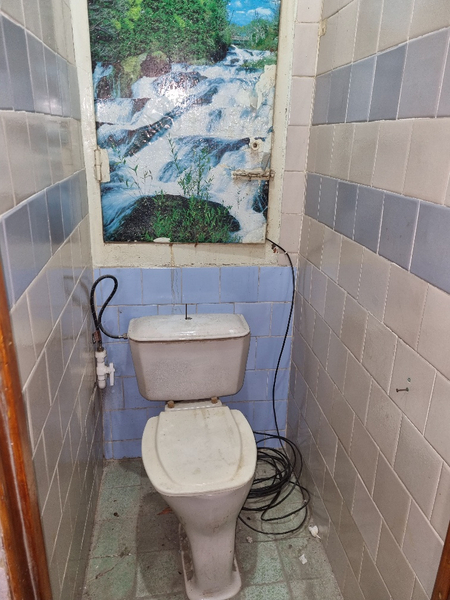 2в3/1/4 Ялангач базарчик, теннисные корты,Не торец. 47м². Балкон 1,5×3