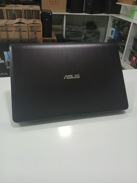 Asus noutbuk sotiladi