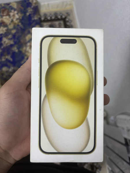Iphone 15 yellow LLA