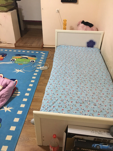 Pradayu detskiy mebel v kamplekte v  haroshim sostayaini srochna