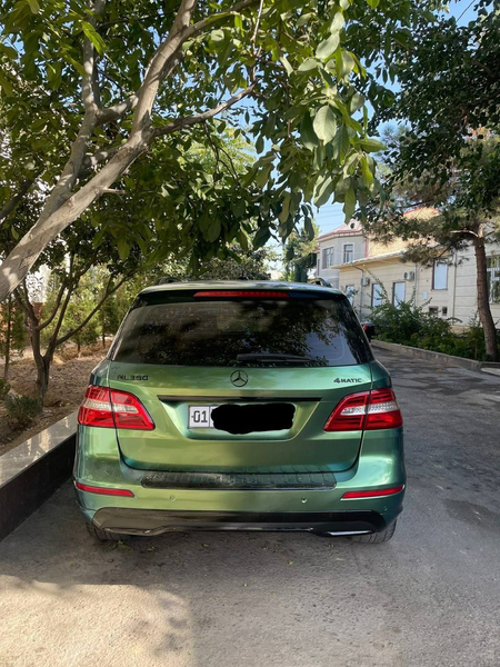 Mercedes Benz ML 350 
Год 2012