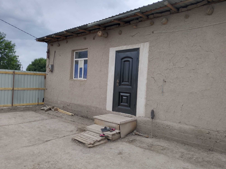 Uy satiladi 6 sotik 180 mln