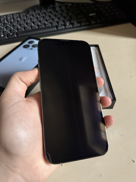 Продаю iphone 13 pro на 256гб 85% емкость.