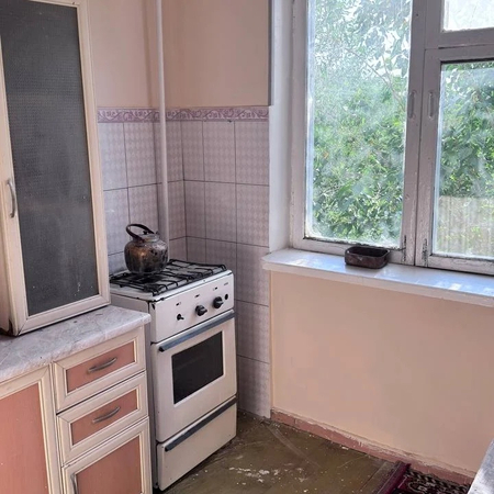 Продаётся 1 комнатная квартира на 2-этаже.
Ориентир: Русалка, 21-23-шк