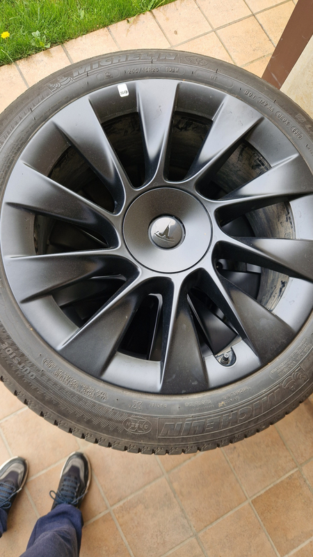 255/45R20 Tesla MY 2022