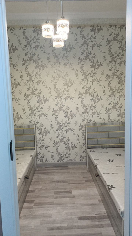 Yakkasaroy city mall da 3/9/10.  $800