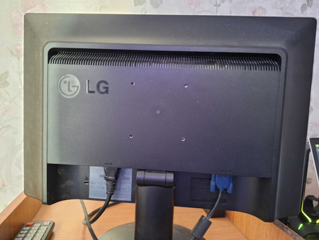 Монитор LG W1934S-BN