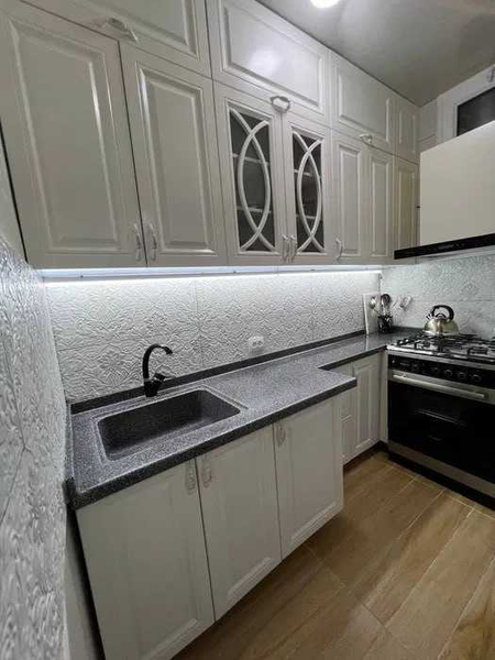 Садыка Азимова  .4/5/5.  кирпич  77-серия  (мебель + техника + 100 м²)