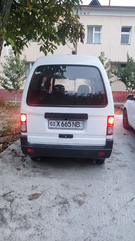 Damas oq rang sotiladi