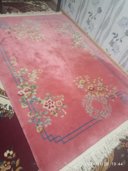 Qo\\\'lda tuqilgan ipak gilam