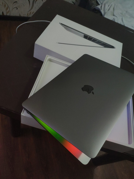 MacBook Pro 2018. Полный комплект. В идеальном состоянии.