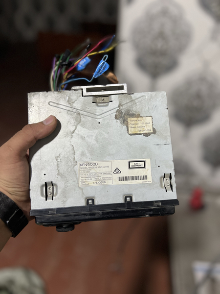 Kenwood magnitola sotiladi