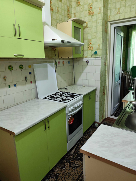Продается квартира 2х (переделанная в 3х) комнатную. Чирчик, горпарк